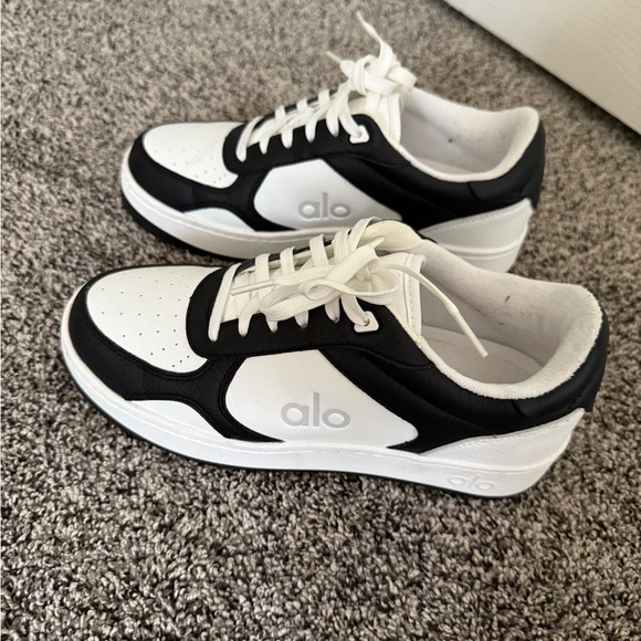 ALO Yoga | Shoes | Alo Black And White Sneakers Recovery Mode Sneakers ...